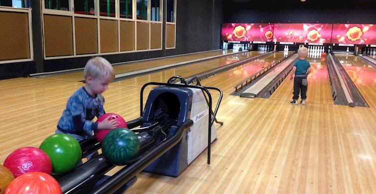 Beach Bowl - Bowling og Steakhouse - Discover Denmark